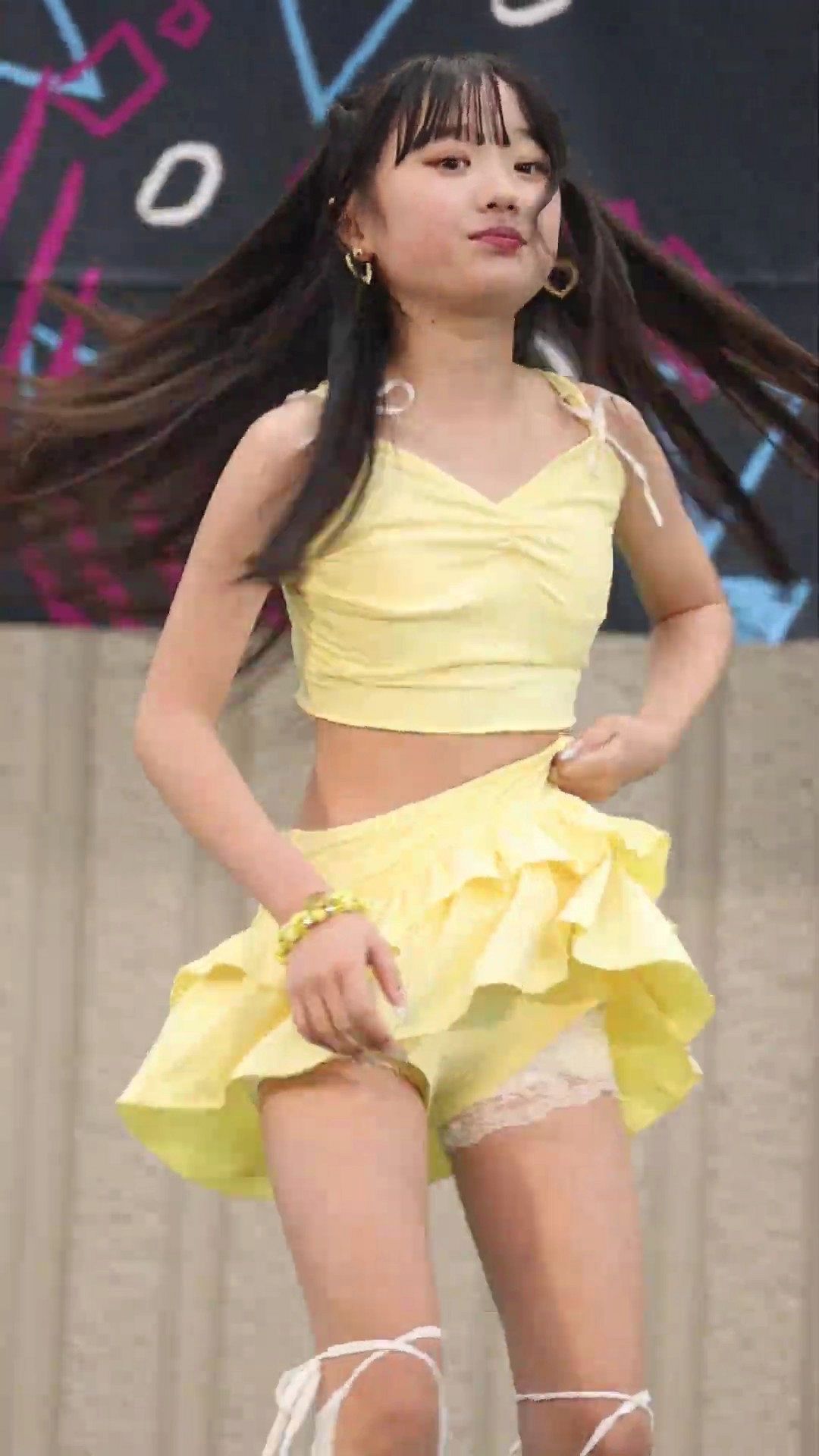 JS6の未成熟なカラダで勃起しちゃう！ アイゲキさらちゃん、JSフレッシュアイドルのおへそとパンチラがエッチすぎる 弐 : ちょっとエッチなブログ