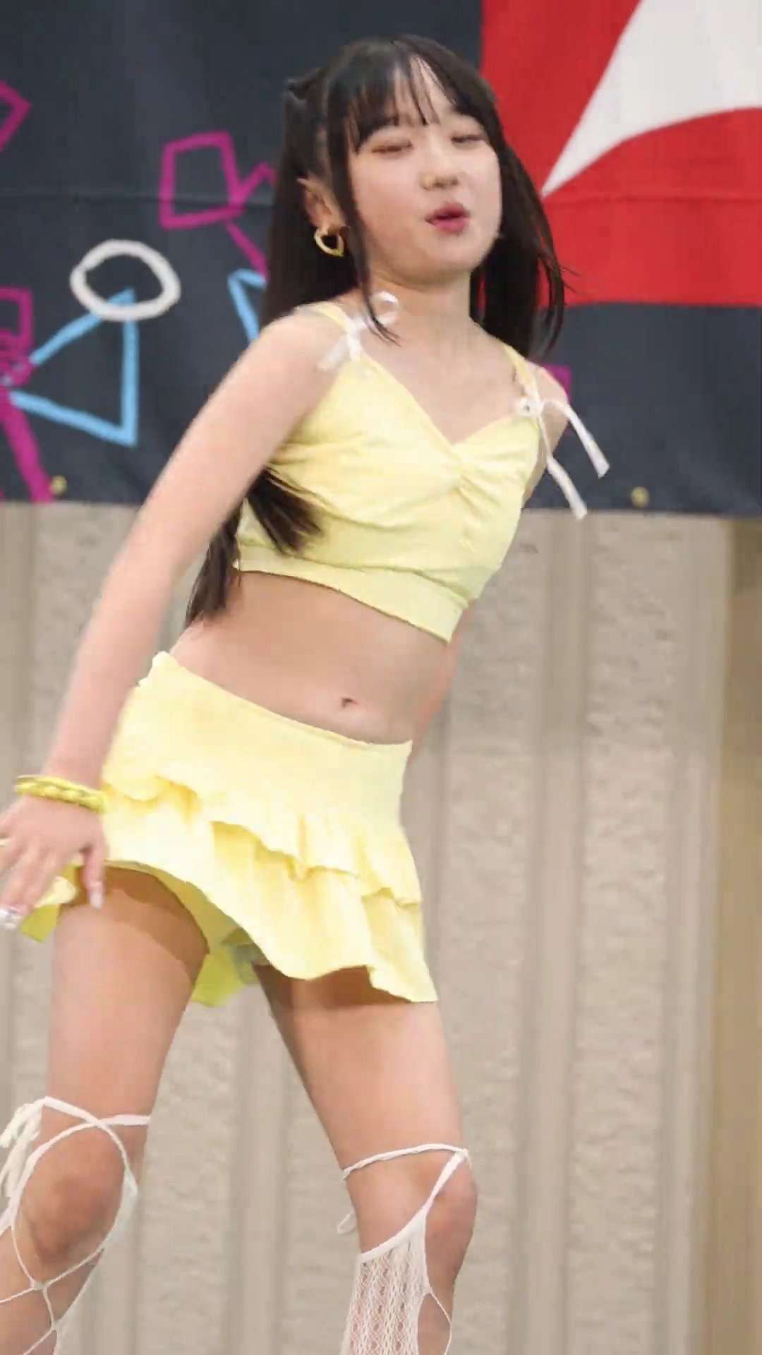 JS6の未成熟なカラダで勃起しちゃう！ アイゲキさらちゃん、JSフレッシュアイドルのおへそとパンチラがエッチすぎる 弐 : ちょっとエッチなブログ