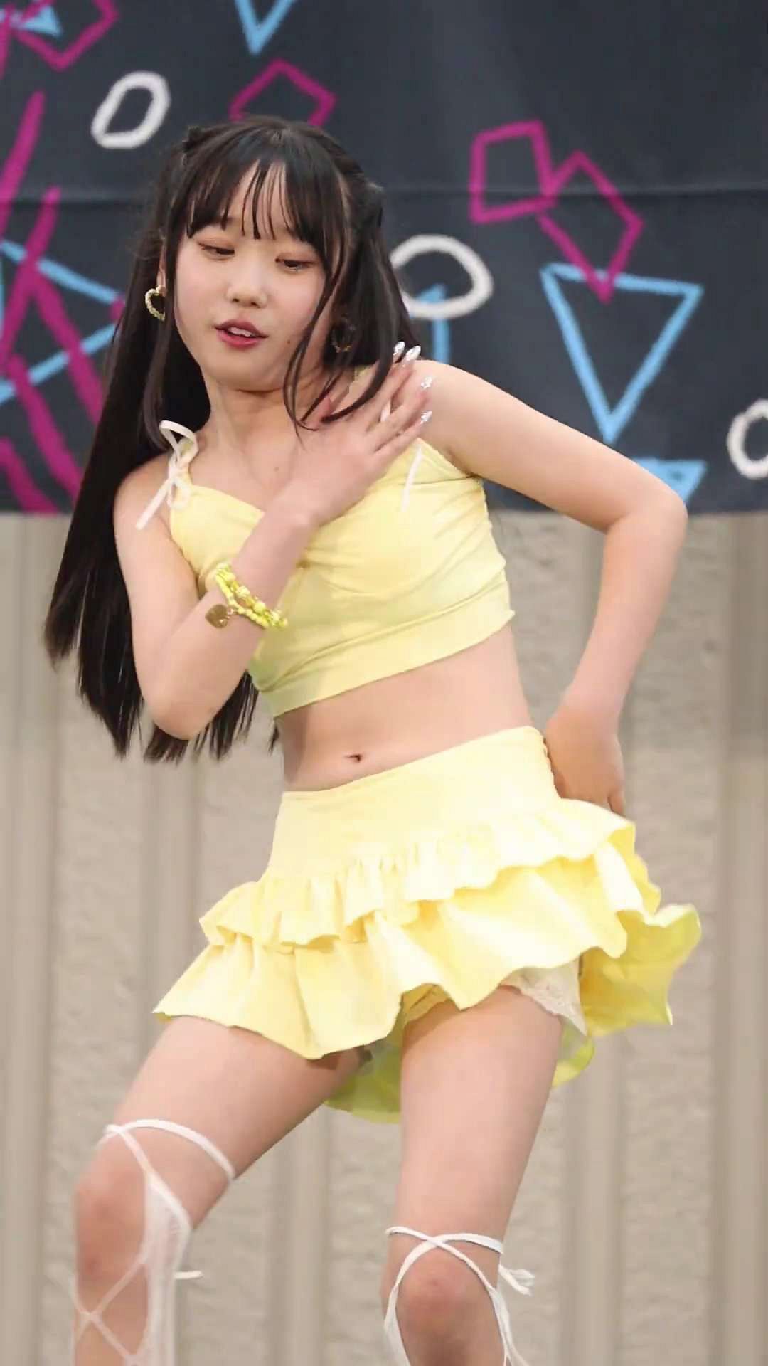 JS6の未成熟なカラダで勃起しちゃう！ アイゲキさらちゃん、JSフレッシュアイドルのおへそとパンチラがエッチすぎる 弐 : ちょっとエッチなブログ