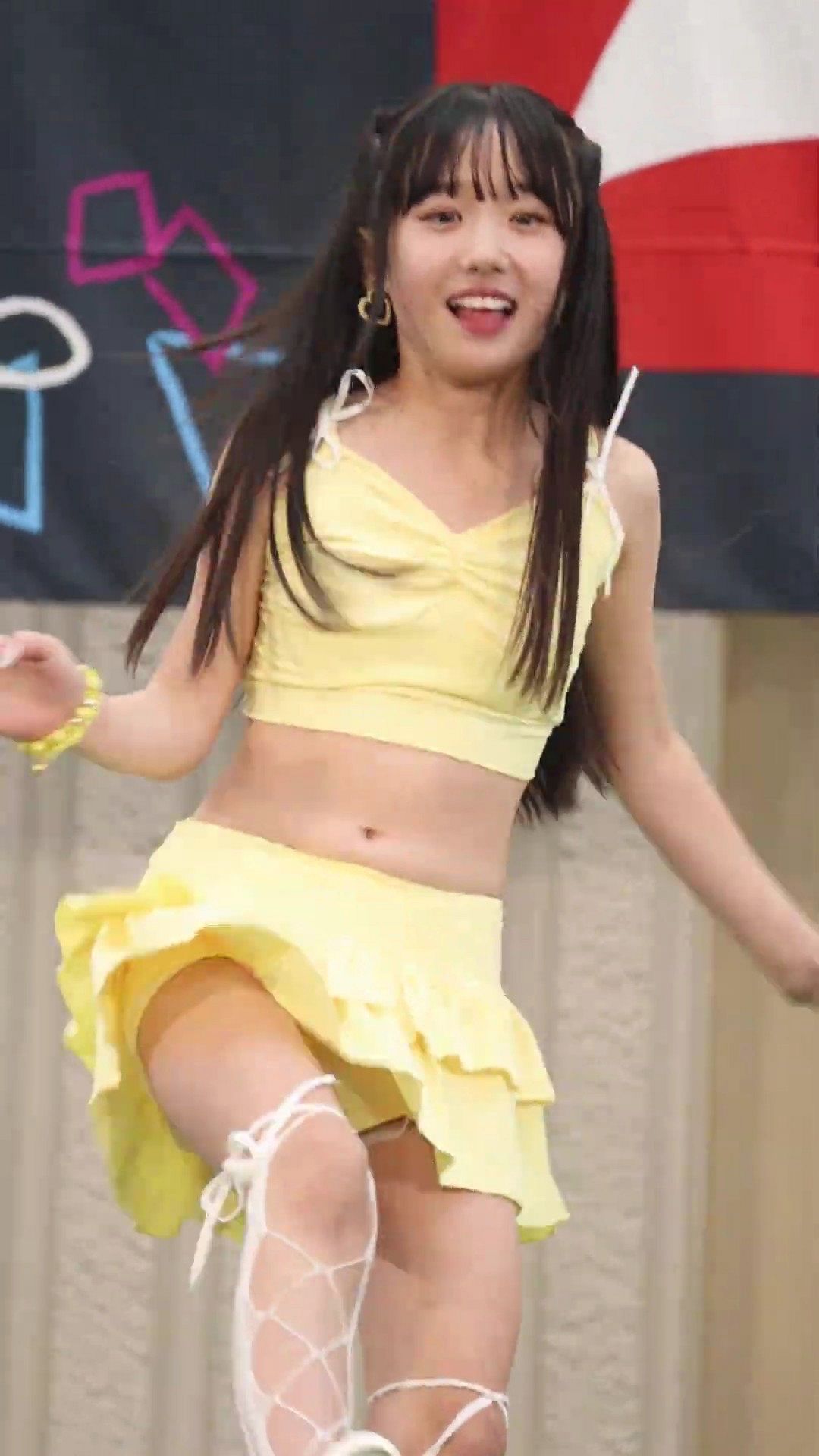 JS6の未成熟なカラダで勃起しちゃう！ アイゲキさらちゃん、JSフレッシュアイドルのおへそとパンチラがエッチすぎる 弐 : ちょっとエッチなブログ