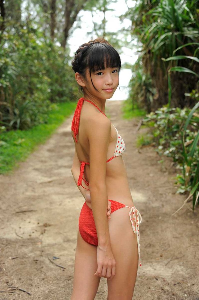 JSJCの半裸 処女っ子フレッシュアイドルのエッチなビキニ、興奮したらロリコン？ : ちょっとエッチなブログ