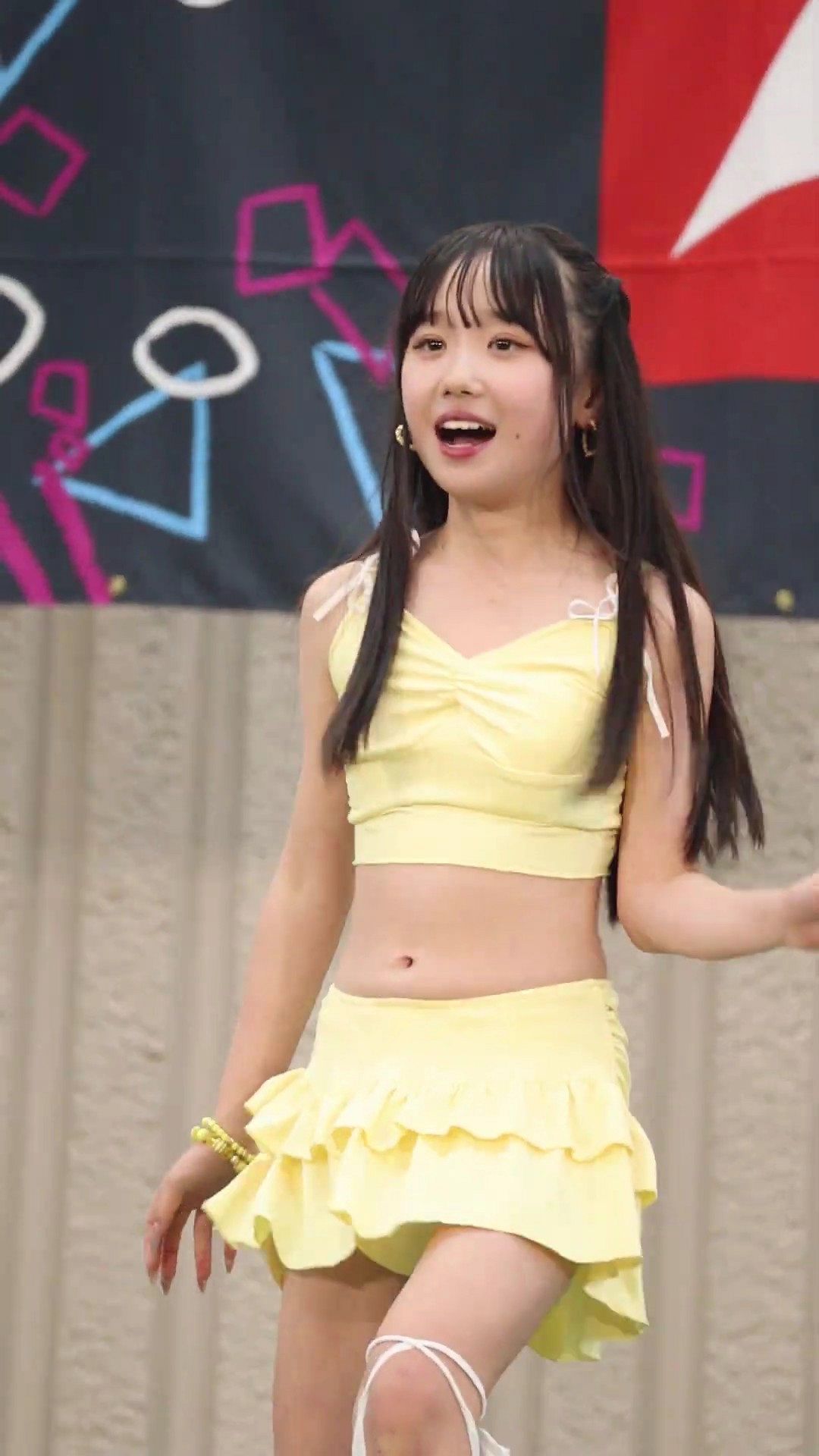 JS6の未成熟なカラダで勃起しちゃう！ アイゲキさらちゃん、JSフレッシュアイドルのおへそとパンチラがエッチすぎる 弐 : ちょっとエッチなブログ