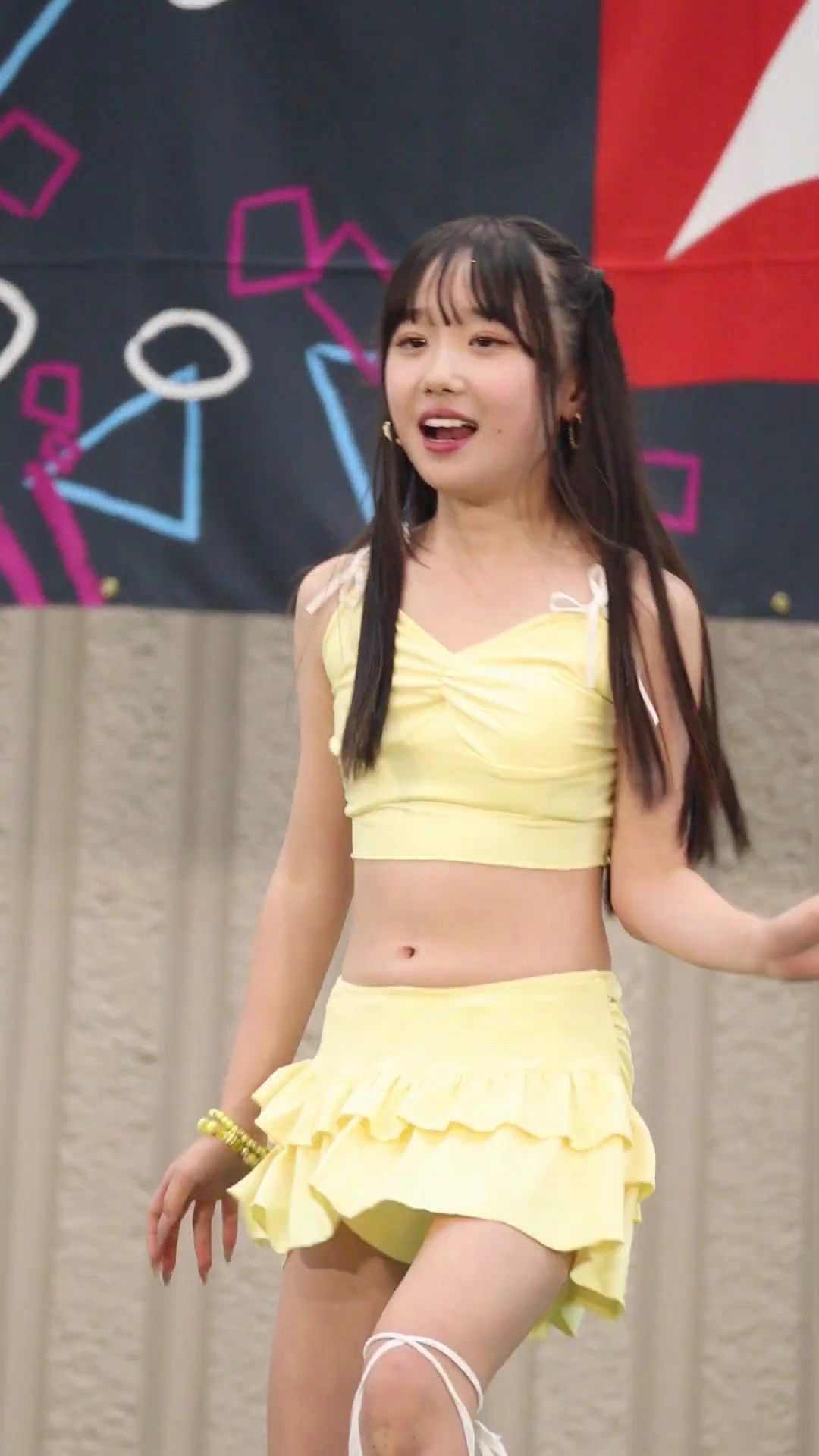 JS6の未成熟なカラダで勃起しちゃう！ アイゲキさらちゃん、JSフレッシュアイドルのおへそとパンチラがエッチすぎる 弐 : ちょっとエッチなブログ