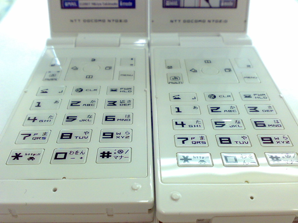 N703iDのモック : MOBILEDATABANK