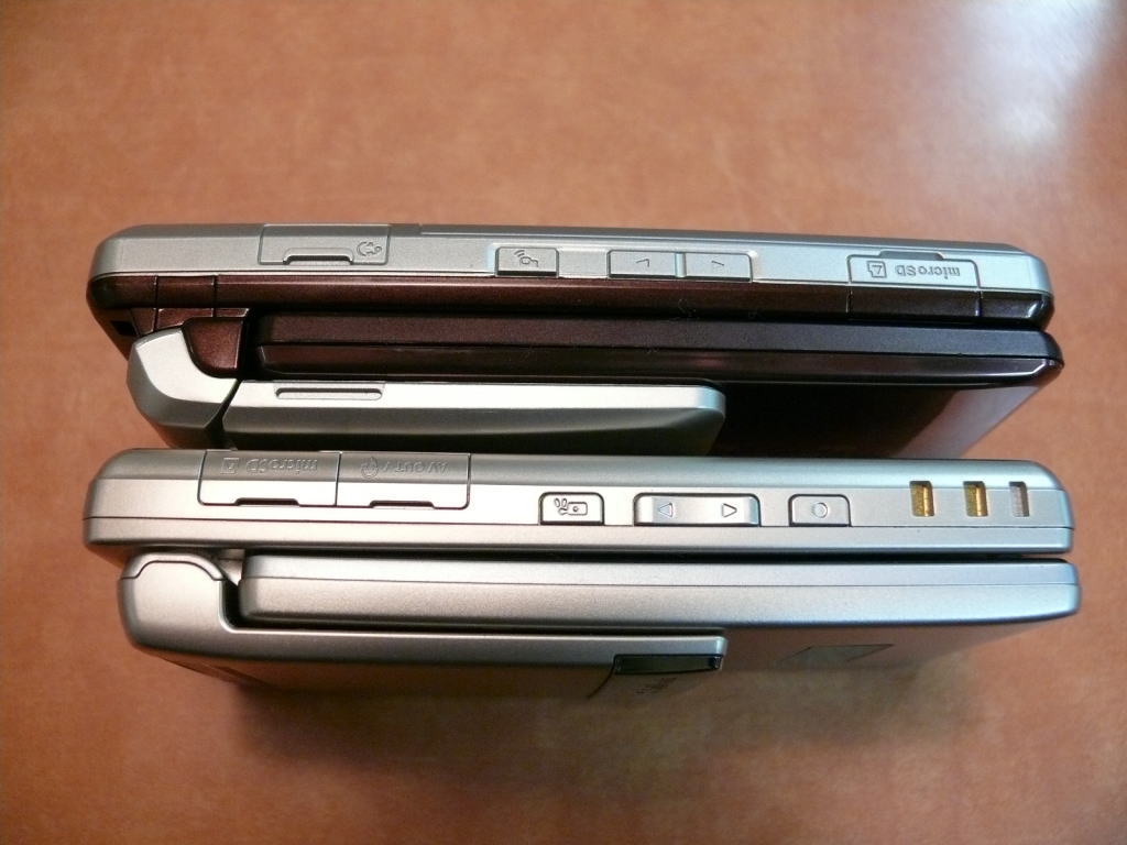 外観比較→911SH＆SH903iTV : MOBILEDATABANK