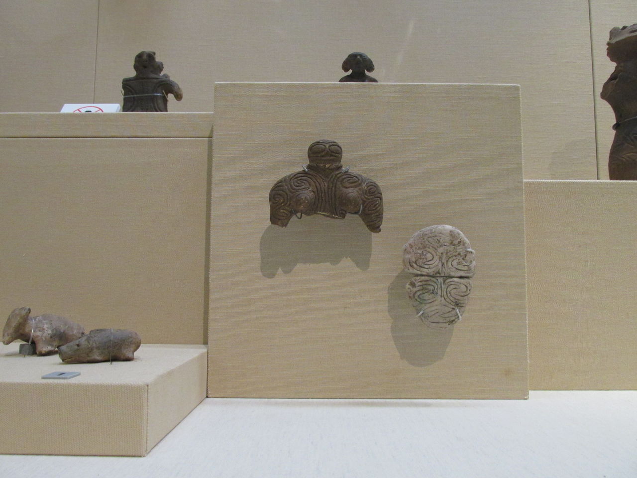 装飾古墳今昔紀行 Past and Present Trips to Decorated Ancient Tombs in Japan ...