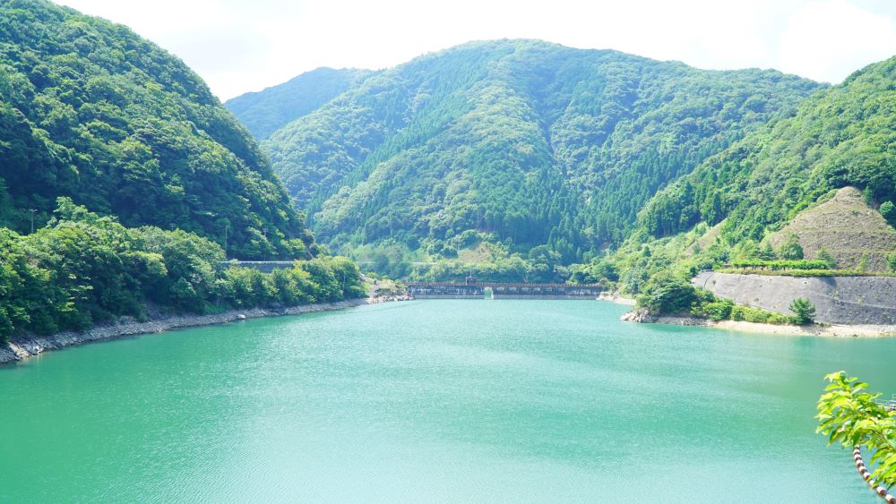 おっさん一人、選奨土木遺産、淡路島の「成相池の堰堤」を見学。 : 橋を渡ると、そこは･･･。No3 淡路島をぶらぶら