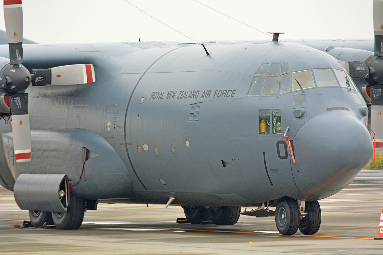 NZ7001 Lockheed C-130H Hercules Royal New Zealand Air Force : Airplane ...