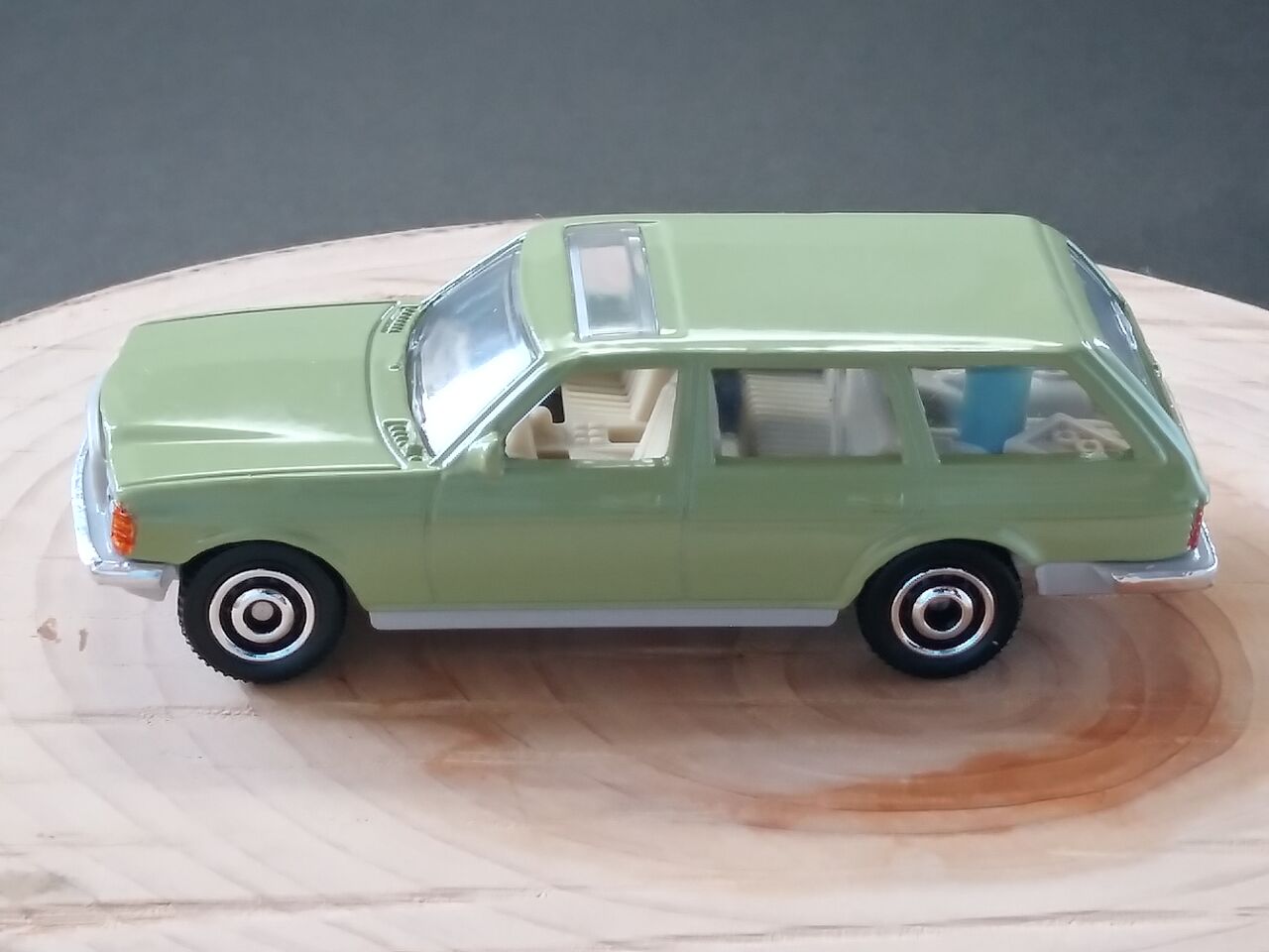 '80 Mercedes-Benz W 123 Wagon 2019 MBX Road Trip [MB1169] : Hot WHeeLs ...