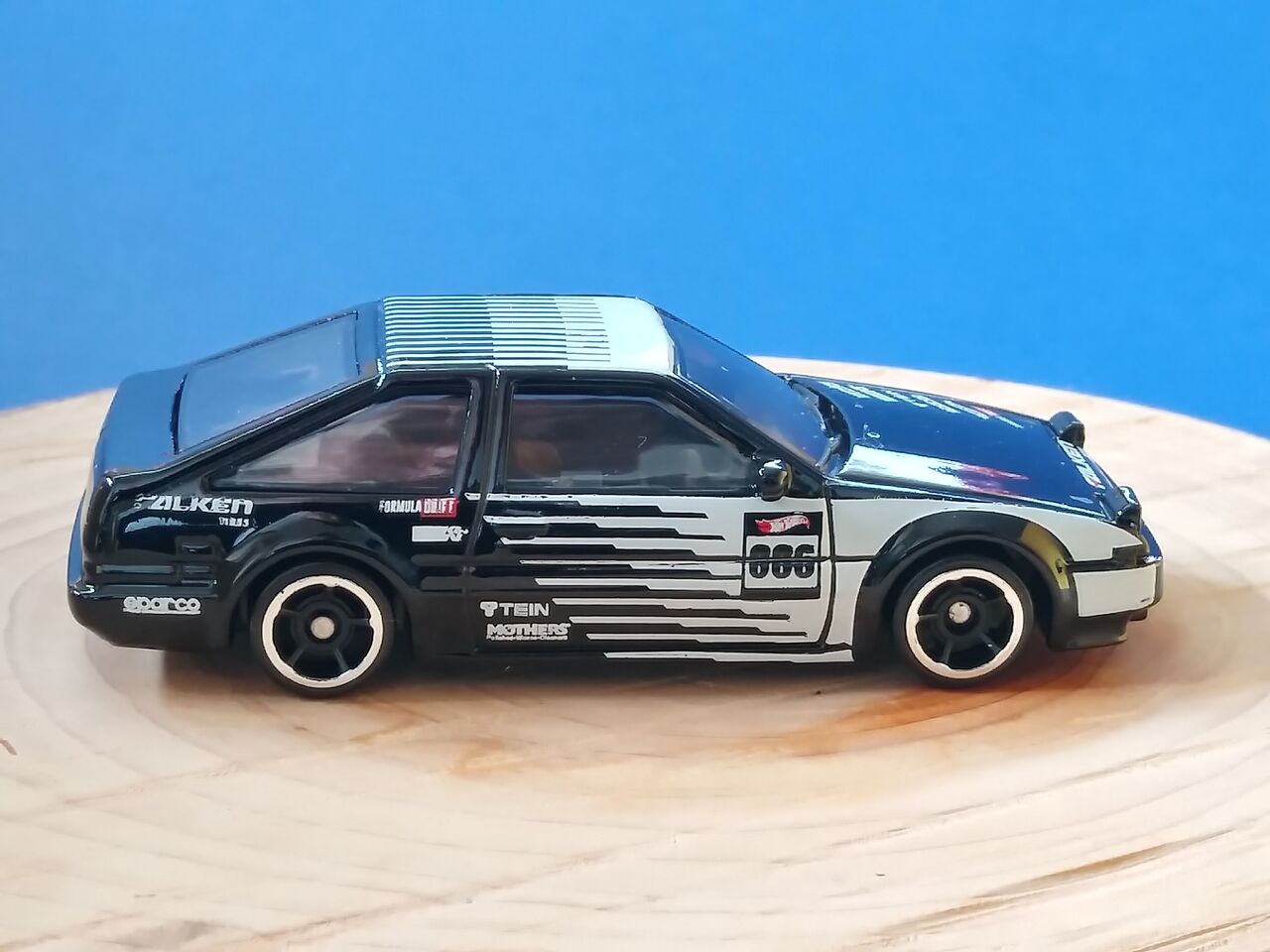 Toyota AE86 Sprinter Trueno : Hot WHeeLs & MATCHBOX