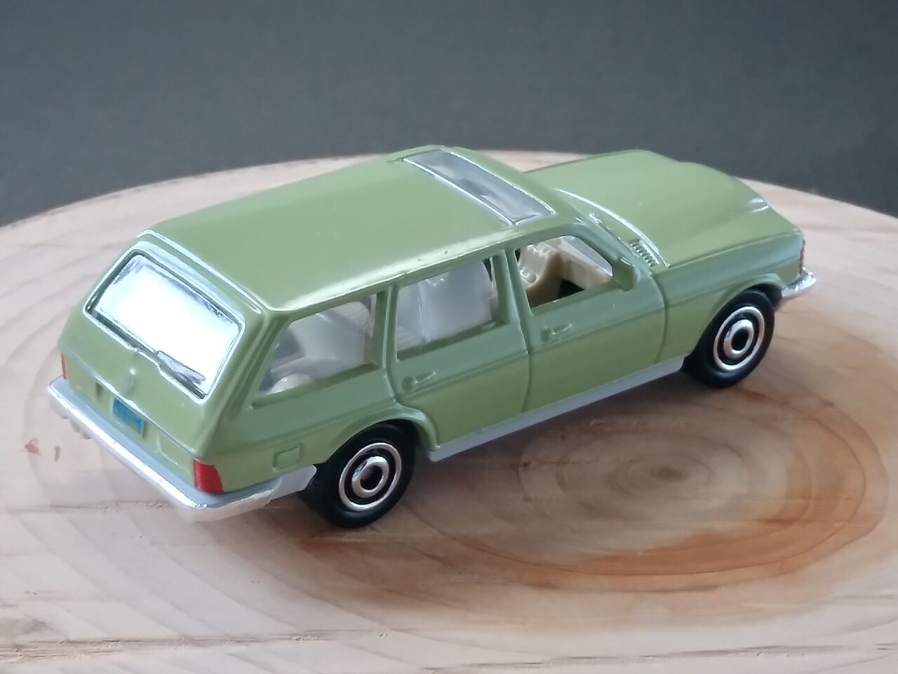 '80 Mercedes-Benz W 123 Wagon 2019 MBX Road Trip [MB1169] : Hot WHeeLs ...