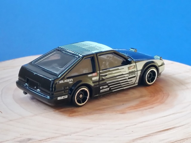 Toyota AE86 Sprinter Trueno : Hot WHeeLs & MATCHBOX