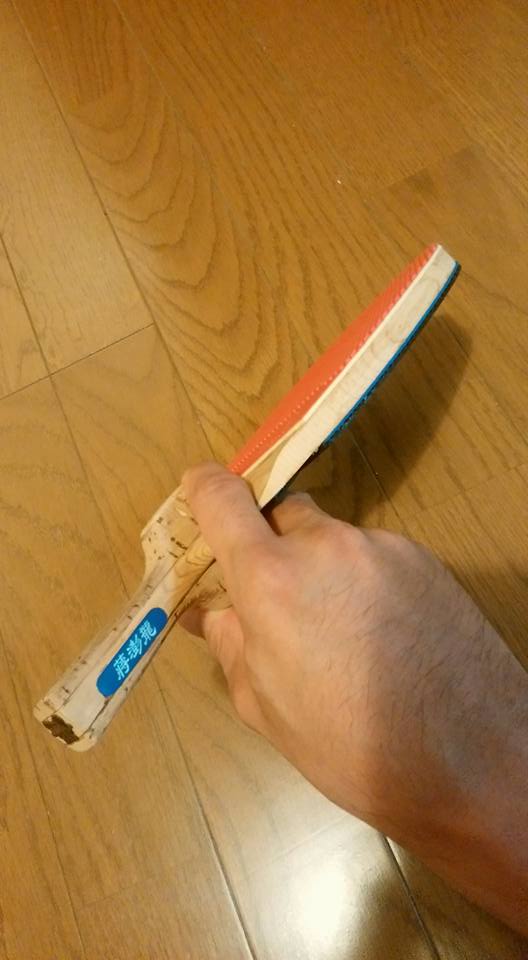 【みんなのこだわり用具】小田上さん！ペンラケットで有名な蒋澎龍の反転式を作成！！世界でもレアなヒノキ単板反転式？汗 : ぐっちぃの卓球活動日記 ...