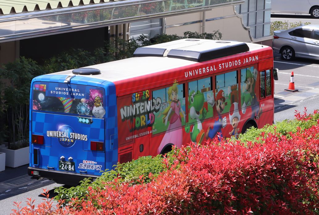 USJ：マリオ・ミニオン（北港＝従業員シャトルバス） : ad-car's ラッピングデス