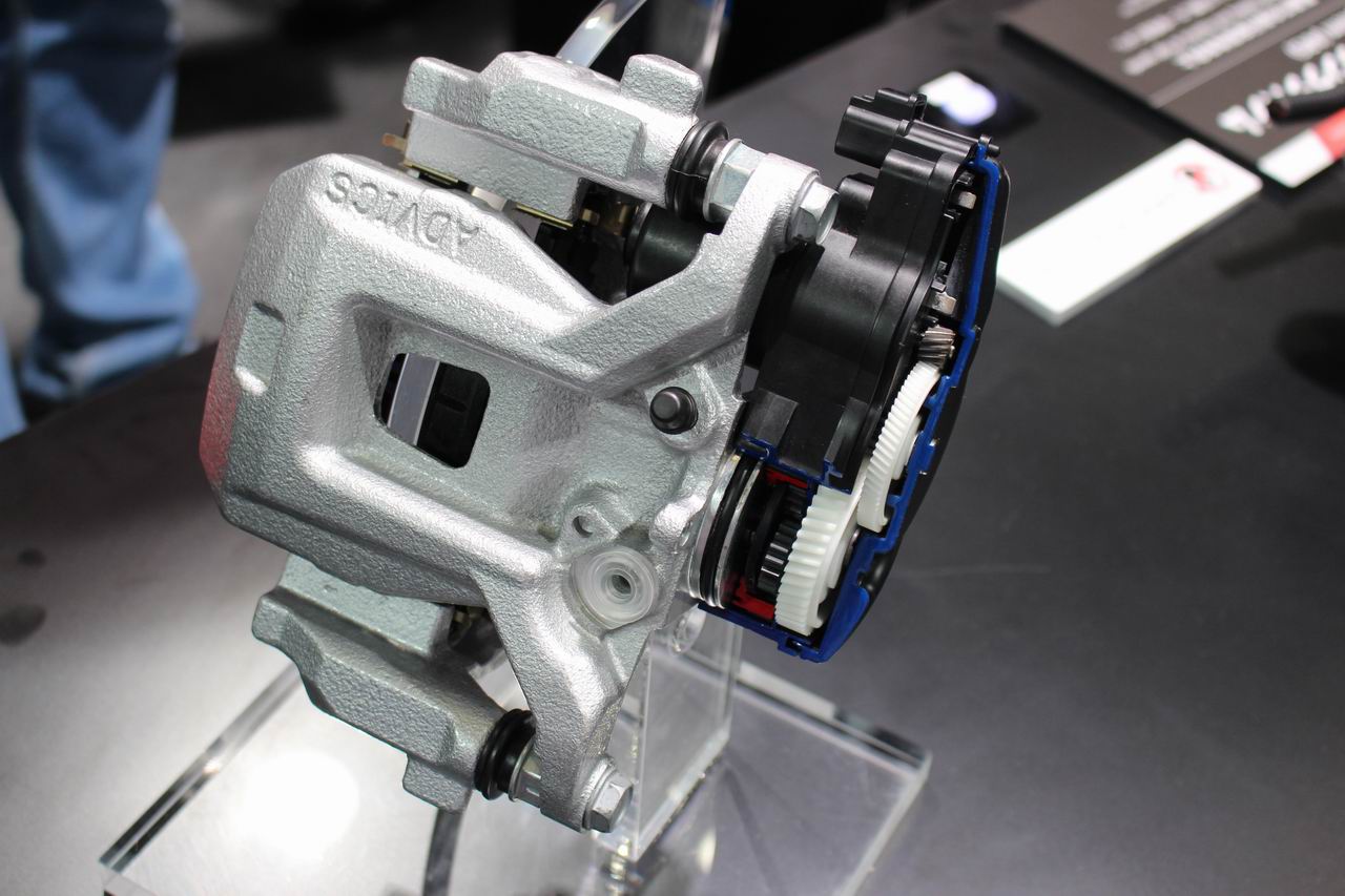 クルマのミライNEWS : あのブレンボも参戦する電動パーキングブレーキ対応キャリパー