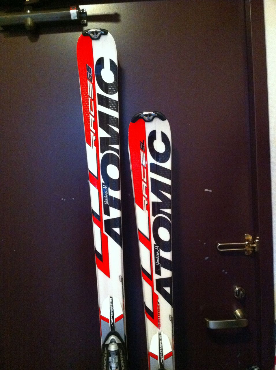 新しいスキー（ATOMIC GS D2 Race と Race SL） : スキーヤーは熱扉車の夢を見るか