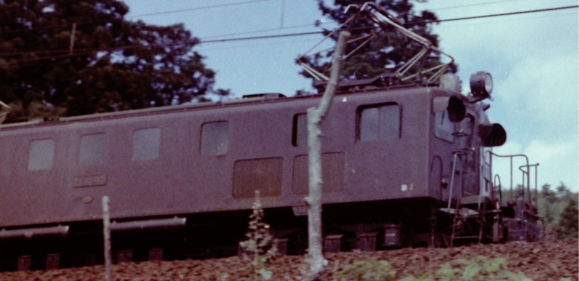 気まぐれスナップ「EF15の横顔」～夏空の下を行く電機を撮る～ : 波浪規定の部屋