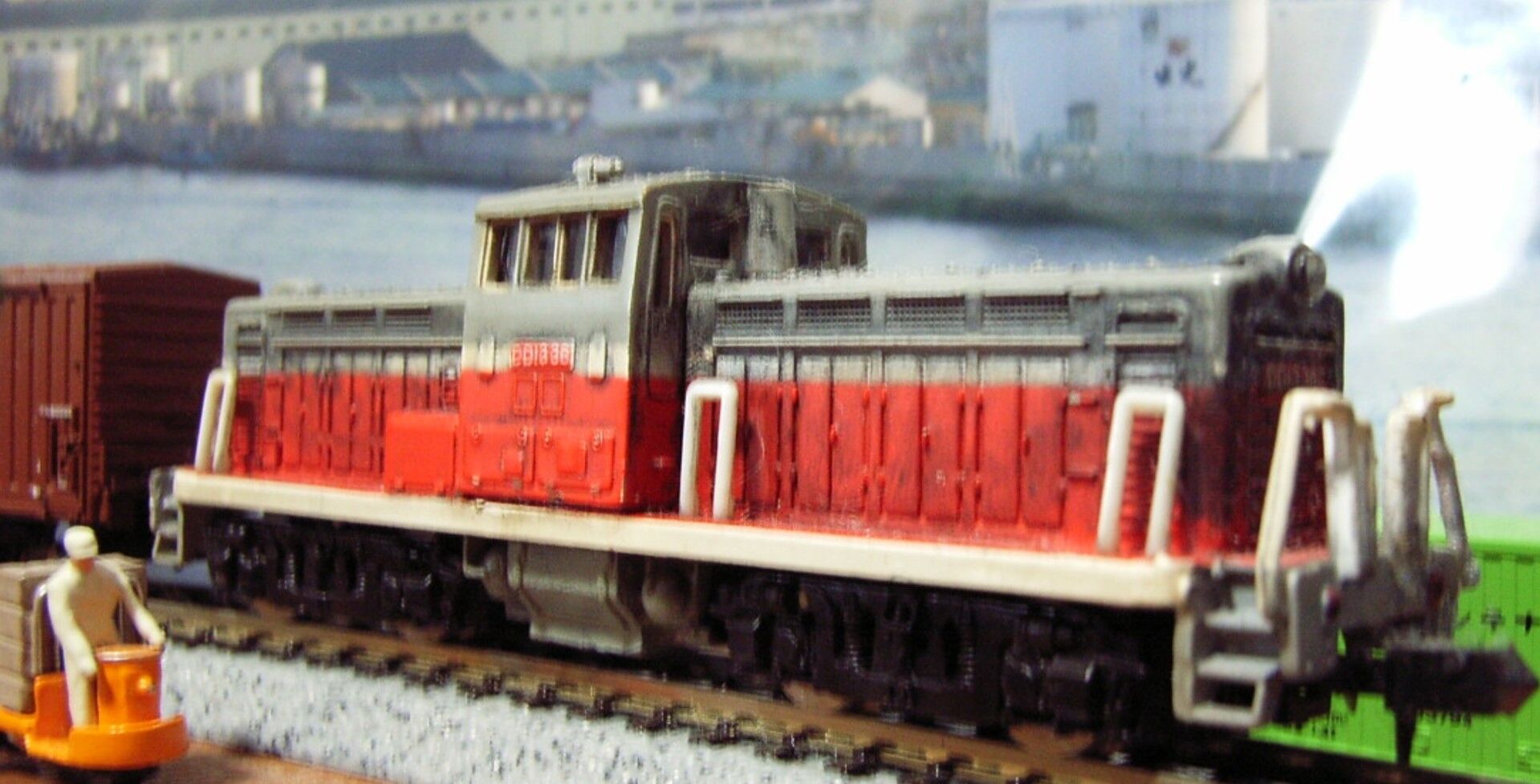 Nゲージ・貨物専用線を行く DD13 を追う ～トミーナインスケール 車齢48年の機関車～ : 波浪規定の部屋