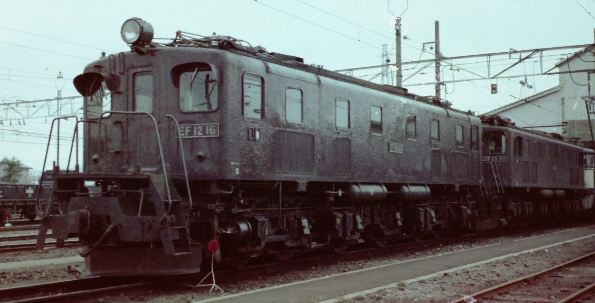 高崎第二機関区【高二】の老兵 ～高二が終の棲家となった 鉄道省産 EF12～ : 波浪規定の部屋