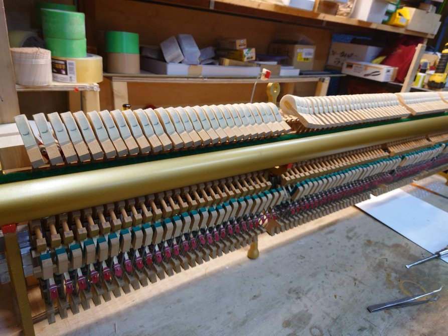 Boston GP 響板ニス塗り3回目と、ヤマハU3Aバットフレンジ交換修理 : 猫好き調律師、杉本由紀（すぎもとよしのり）おやじのつぶやき