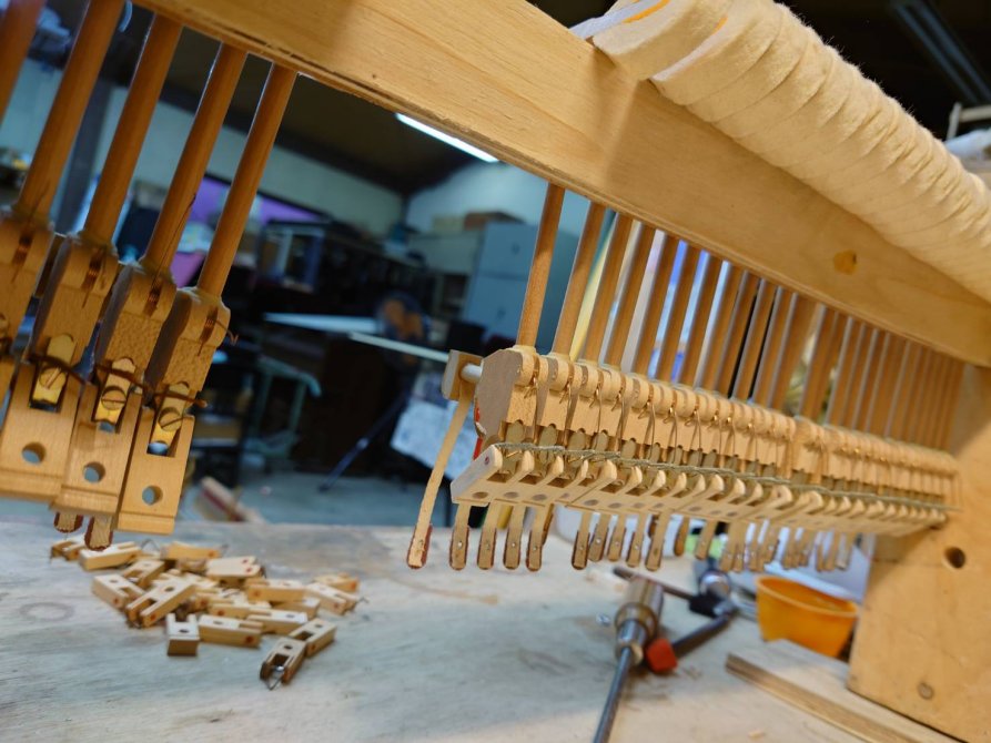 Boston GP 響板ニス塗り3回目と、ヤマハU3Aバットフレンジ交換修理 : 猫好き調律師、杉本由紀（すぎもとよしのり）おやじのつぶやき