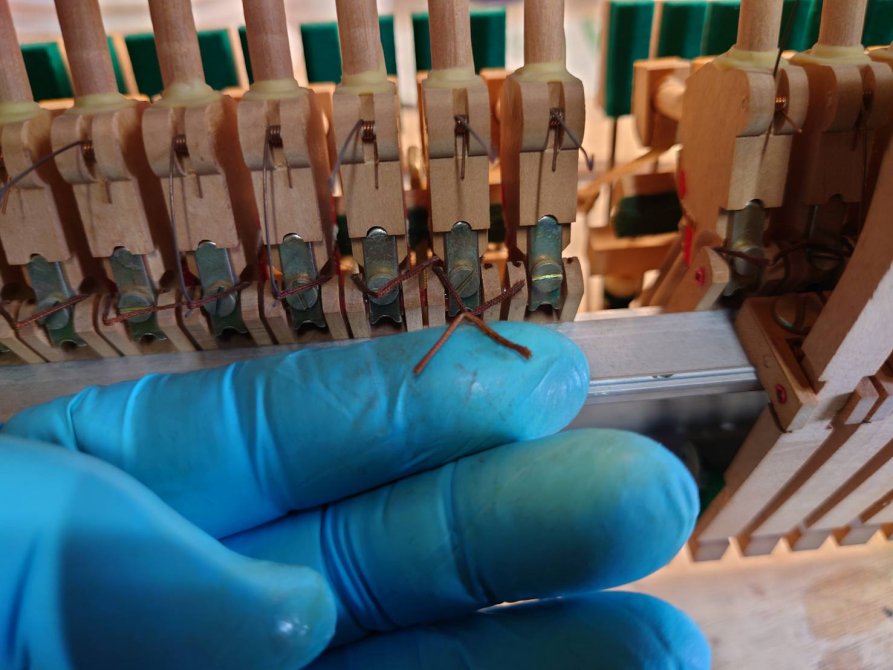 Boston GP 響板ニス塗り3回目と、ヤマハU3Aバットフレンジ交換修理 : 猫好き調律師、杉本由紀（すぎもとよしのり）おやじのつぶやき