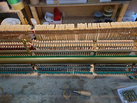 Boston GP 響板ニス塗り3回目と、ヤマハU3Aバットフレンジ交換修理 : 猫好き調律師、杉本由紀（すぎもとよしのり）おやじのつぶやき