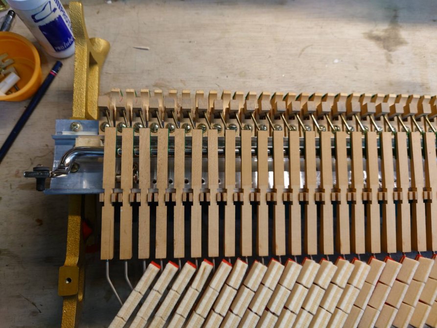 Boston GP 響板ニス塗り3回目と、ヤマハU3Aバットフレンジ交換修理 : 猫好き調律師、杉本由紀（すぎもとよしのり）おやじのつぶやき