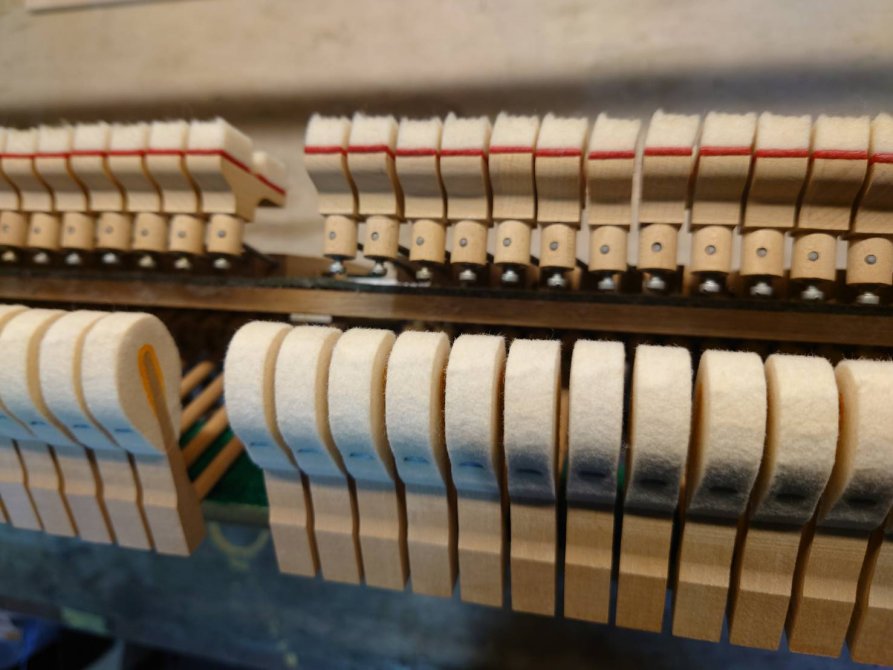 Boston GP 響板ニス塗り3回目と、ヤマハU3Aバットフレンジ交換修理 : 猫好き調律師、杉本由紀（すぎもとよしのり）おやじのつぶやき