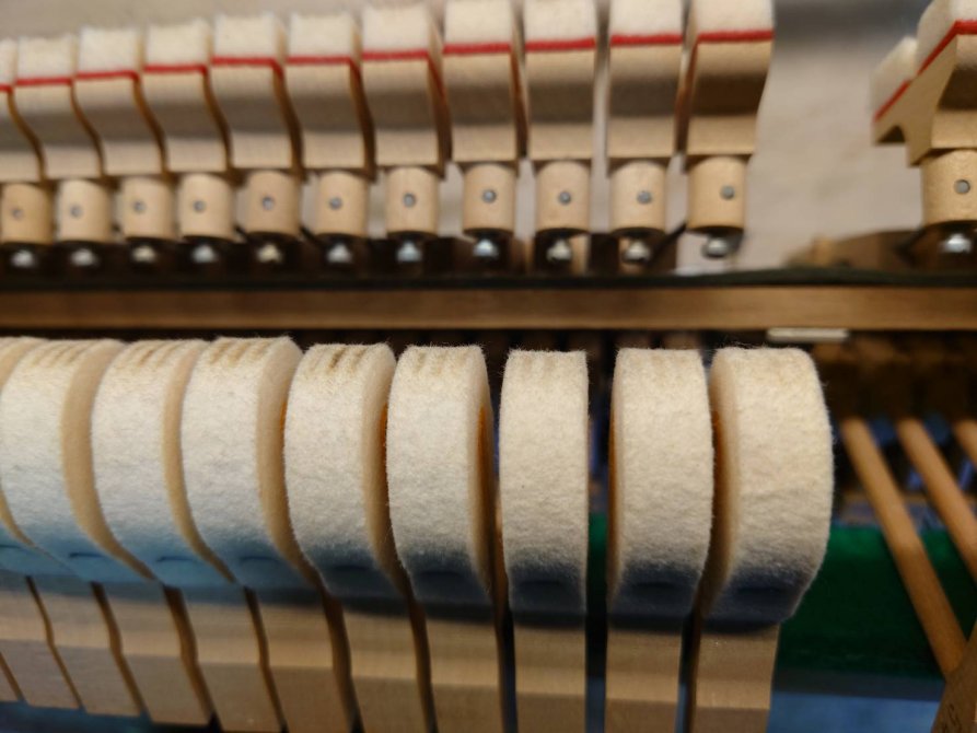 Boston GP 響板ニス塗り3回目と、ヤマハU3Aバットフレンジ交換修理 : 猫好き調律師、杉本由紀（すぎもとよしのり）おやじのつぶやき