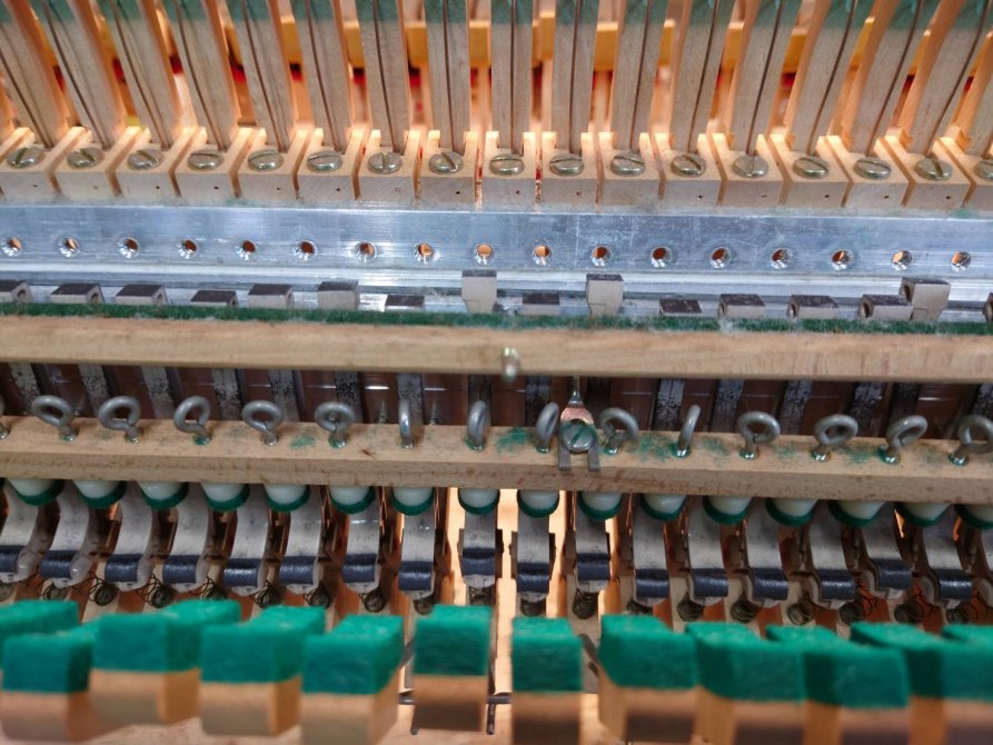 Boston GP 響板ニス塗り3回目と、ヤマハU3Aバットフレンジ交換修理 : 猫好き調律師、杉本由紀（すぎもとよしのり）おやじのつぶやき