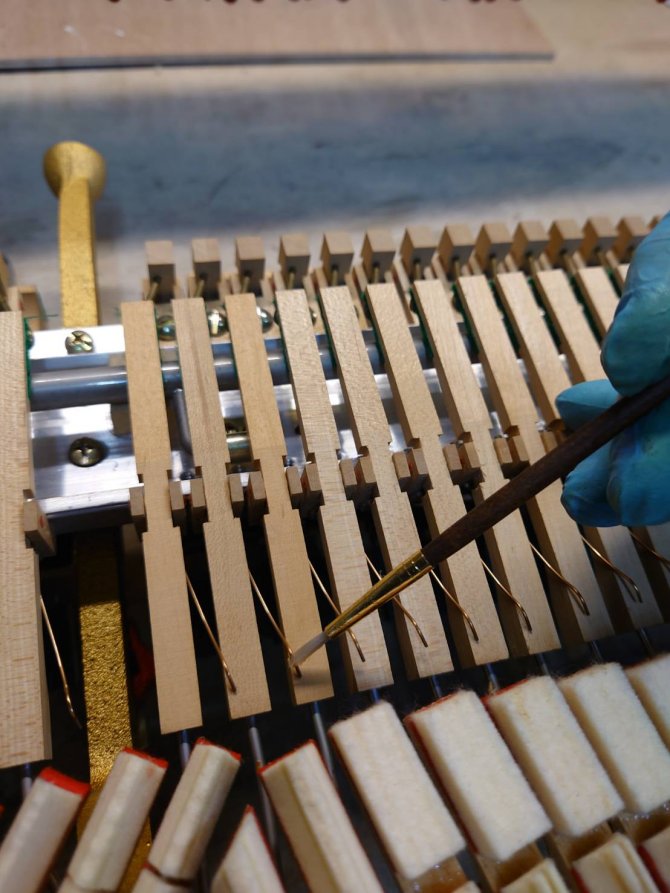 Boston GP 響板ニス塗り3回目と、ヤマハU3Aバットフレンジ交換修理 : 猫好き調律師、杉本由紀（すぎもとよしのり）おやじのつぶやき