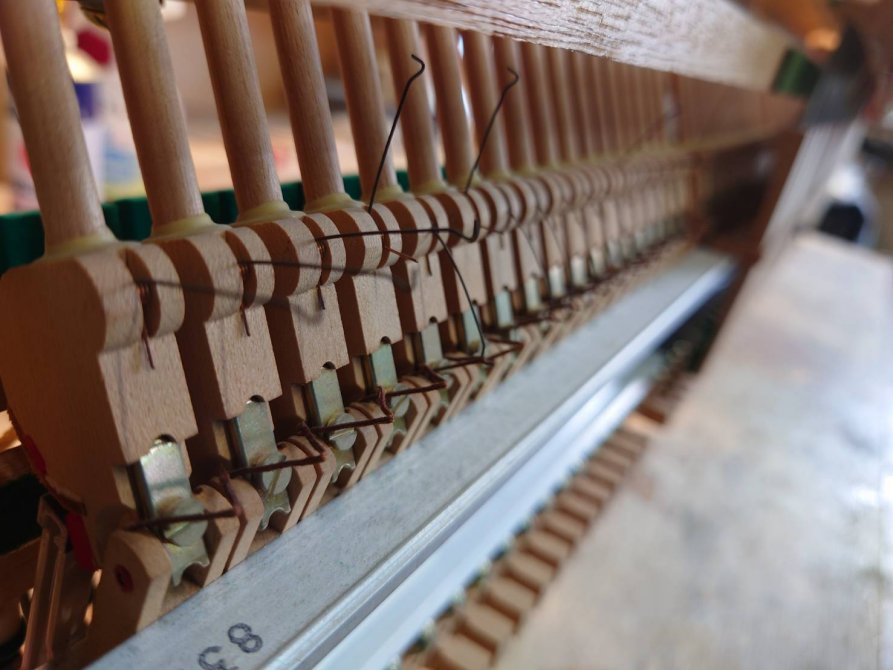 Boston GP 響板ニス塗り3回目と、ヤマハU3Aバットフレンジ交換修理 : 猫好き調律師、杉本由紀（すぎもとよしのり）おやじのつぶやき