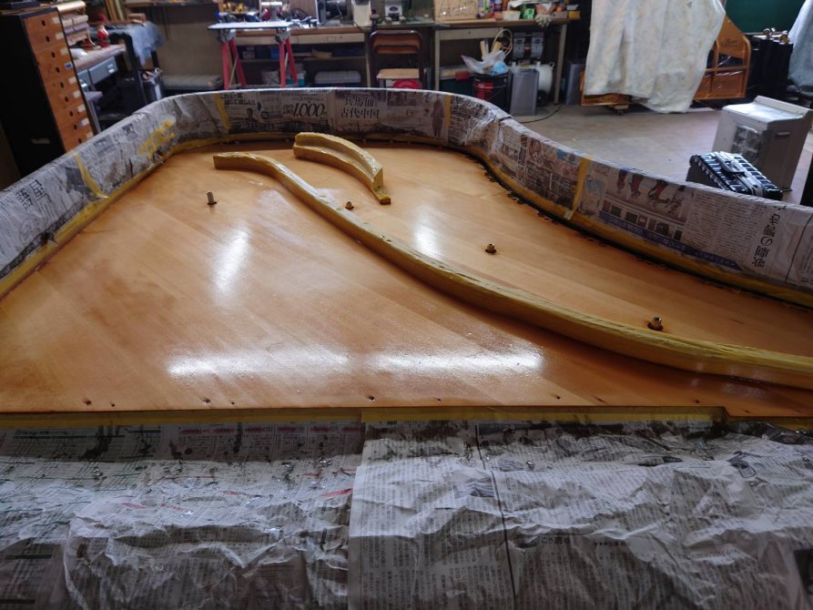 Boston GP 響板ニス塗り3回目と、ヤマハU3Aバットフレンジ交換修理 : 猫好き調律師、杉本由紀（すぎもとよしのり）おやじのつぶやき