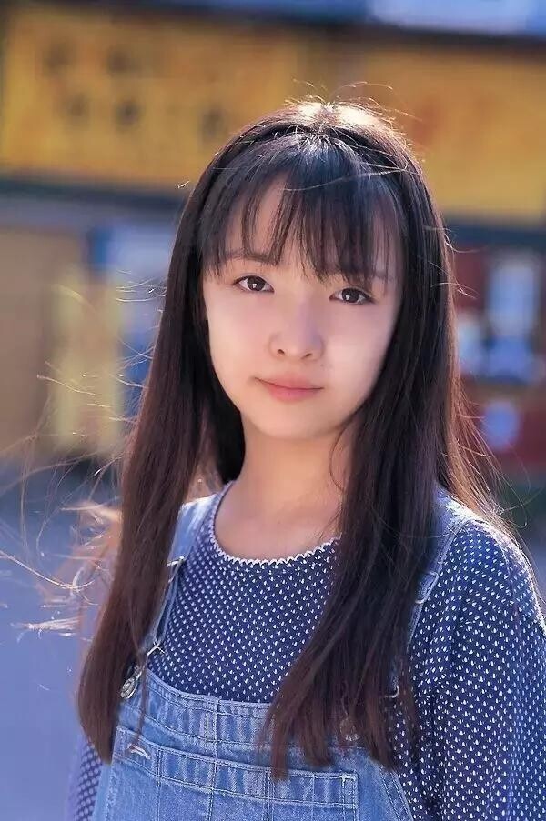 斉藤麻衣 : 美少女画像倉庫