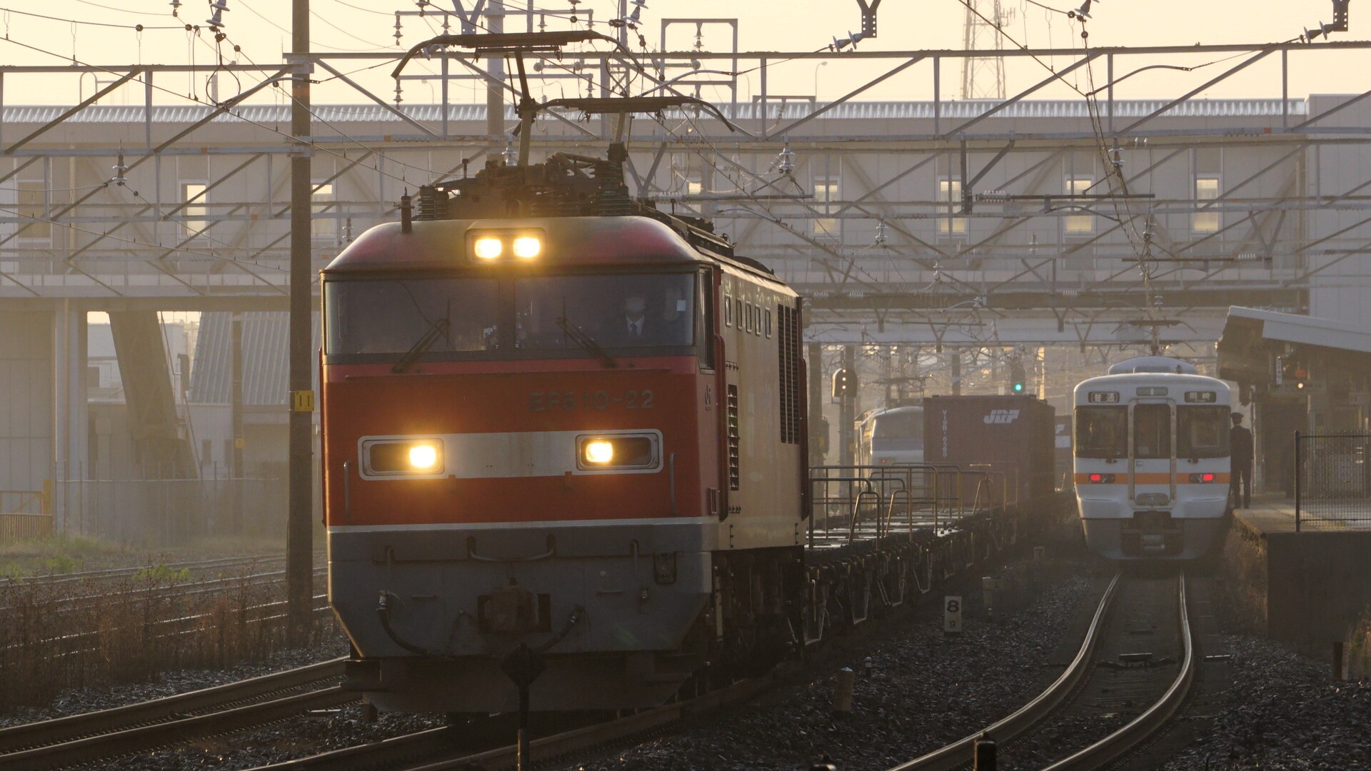 2023年11月28日 今朝の写真 EF210がいっぱい！ : Rail Scope