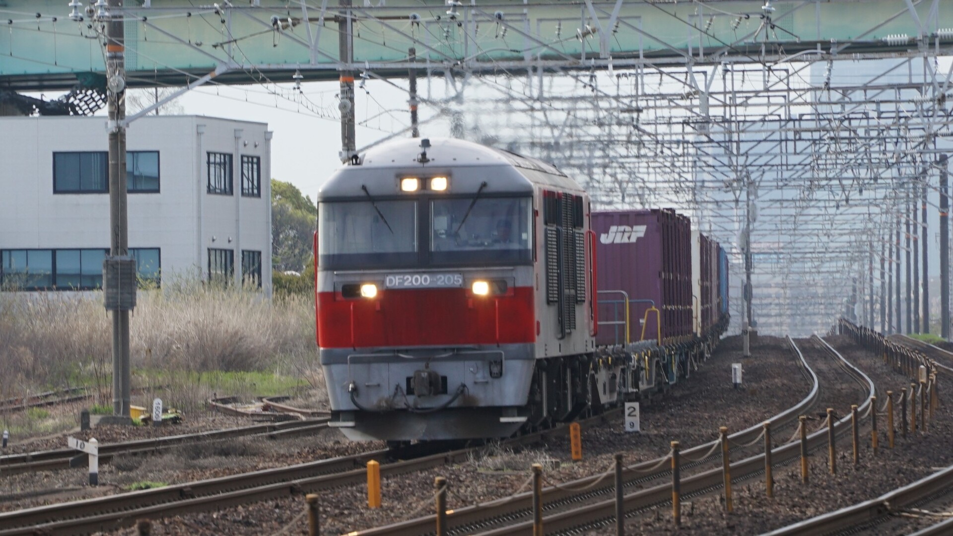 2024年4月12日 今朝の写真 EF210-305とDF200-205 : Rail Scope