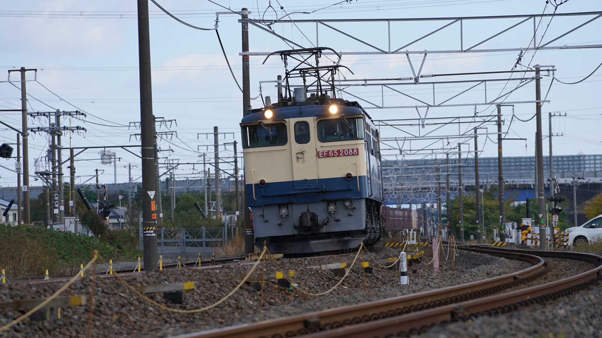 東海道本線、垂井線分岐を走るEF65-2088 : Rail Scope