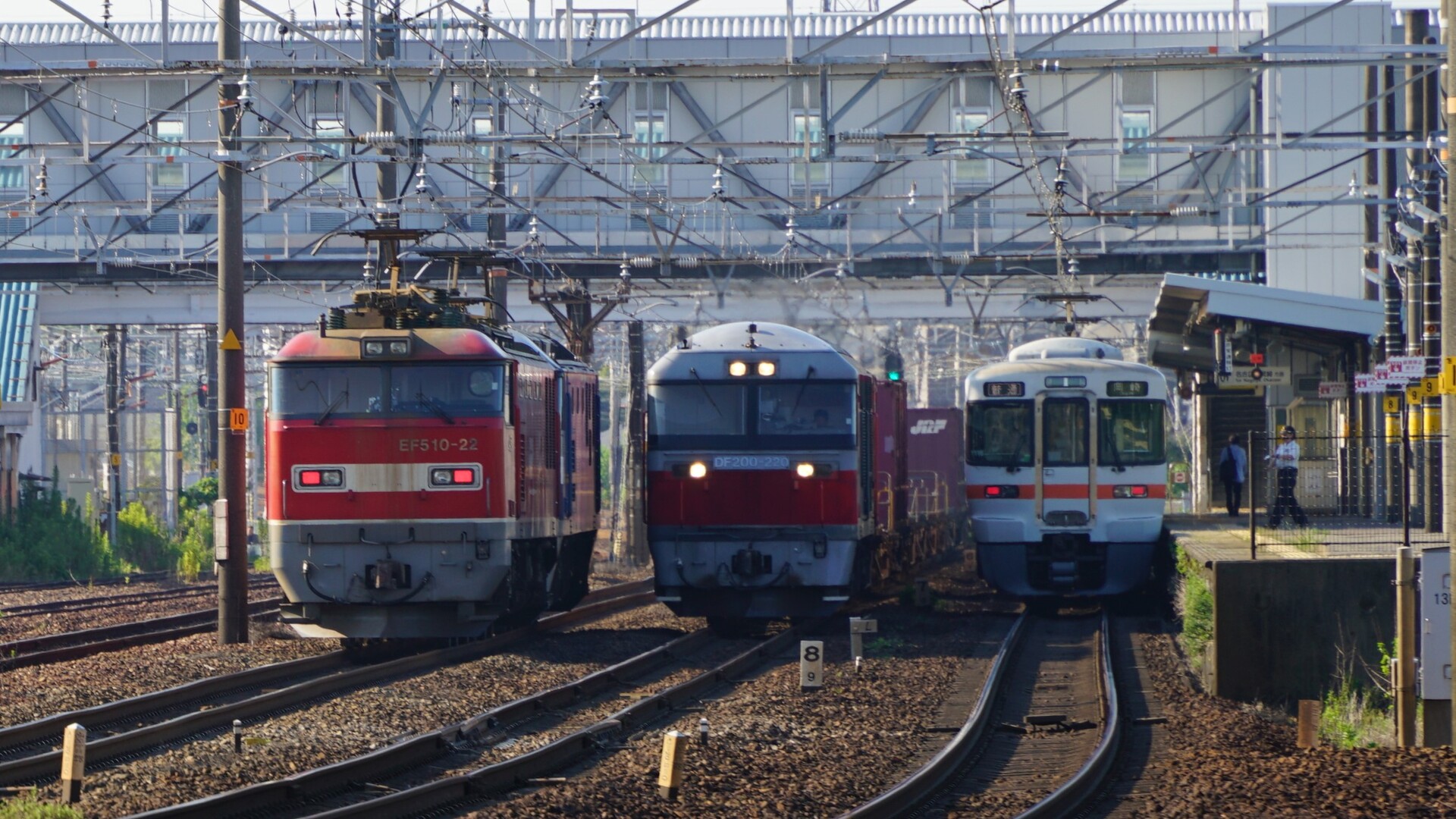 2024年7月23日 今朝の写真 EF510-22とDF200-220 : Rail Scope