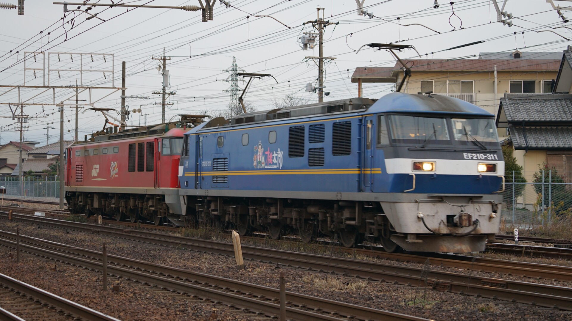 2024年12月13日朝の写真 EF510-23とDF200-205 : Rail Scope
