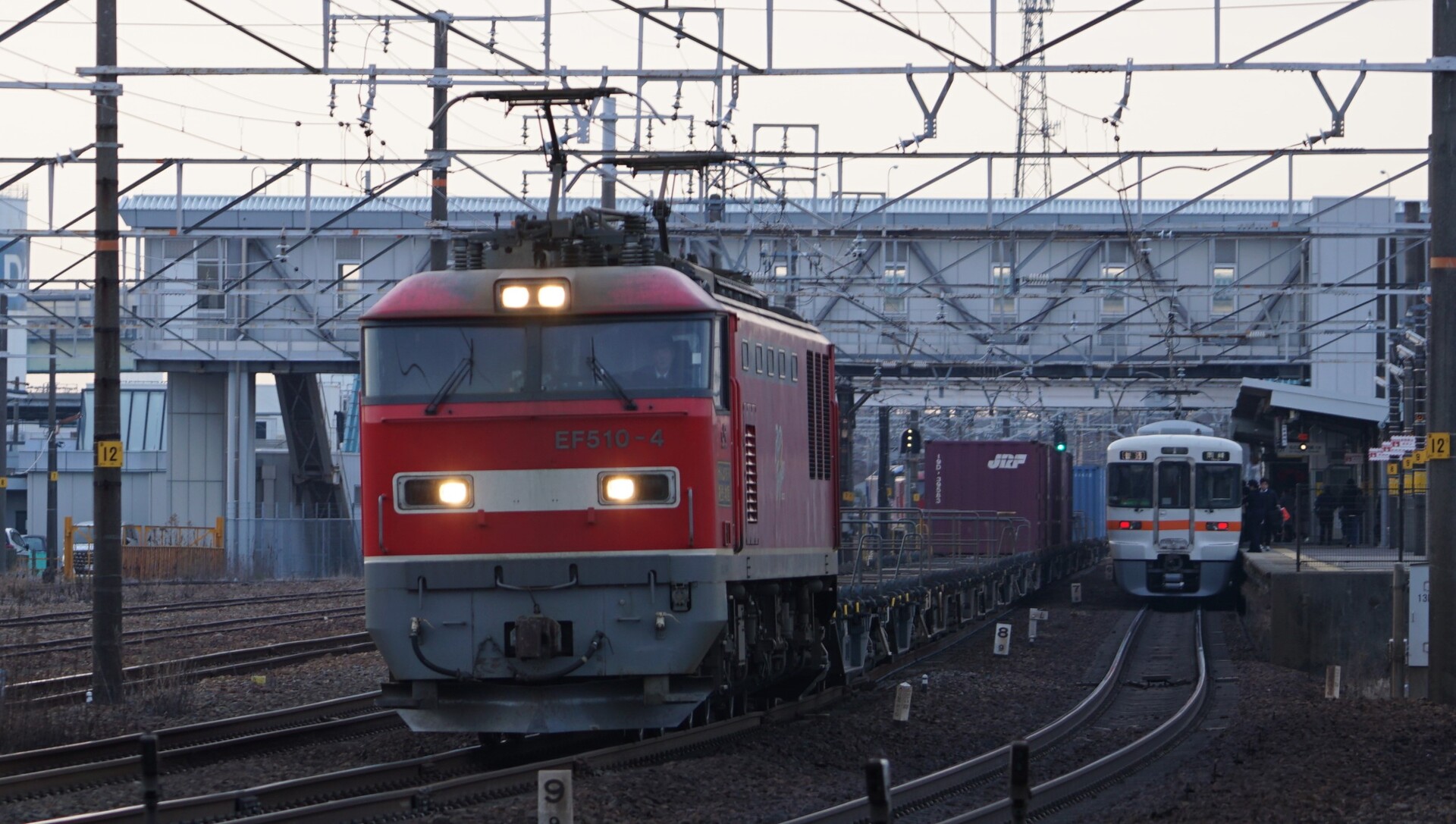 2025年2月28日 今朝の写真 EF510-10と4 : Rail Scope