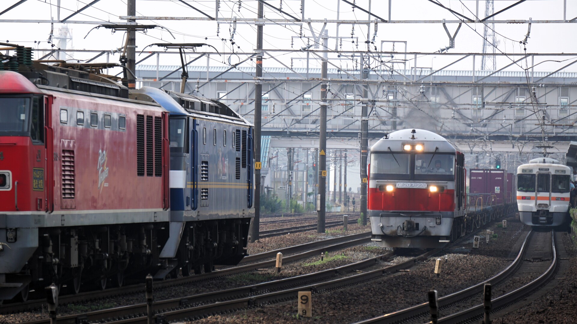 2025年7月3日 今朝の写真 EF510-4とDF200-220 : Rail Scope