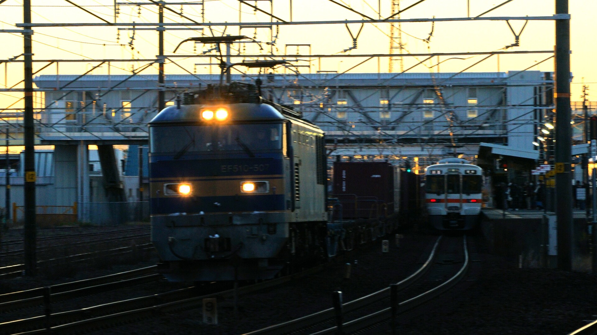 2023年12月22日 今朝写真 EF66-130とEF510-507 : Rail Scope