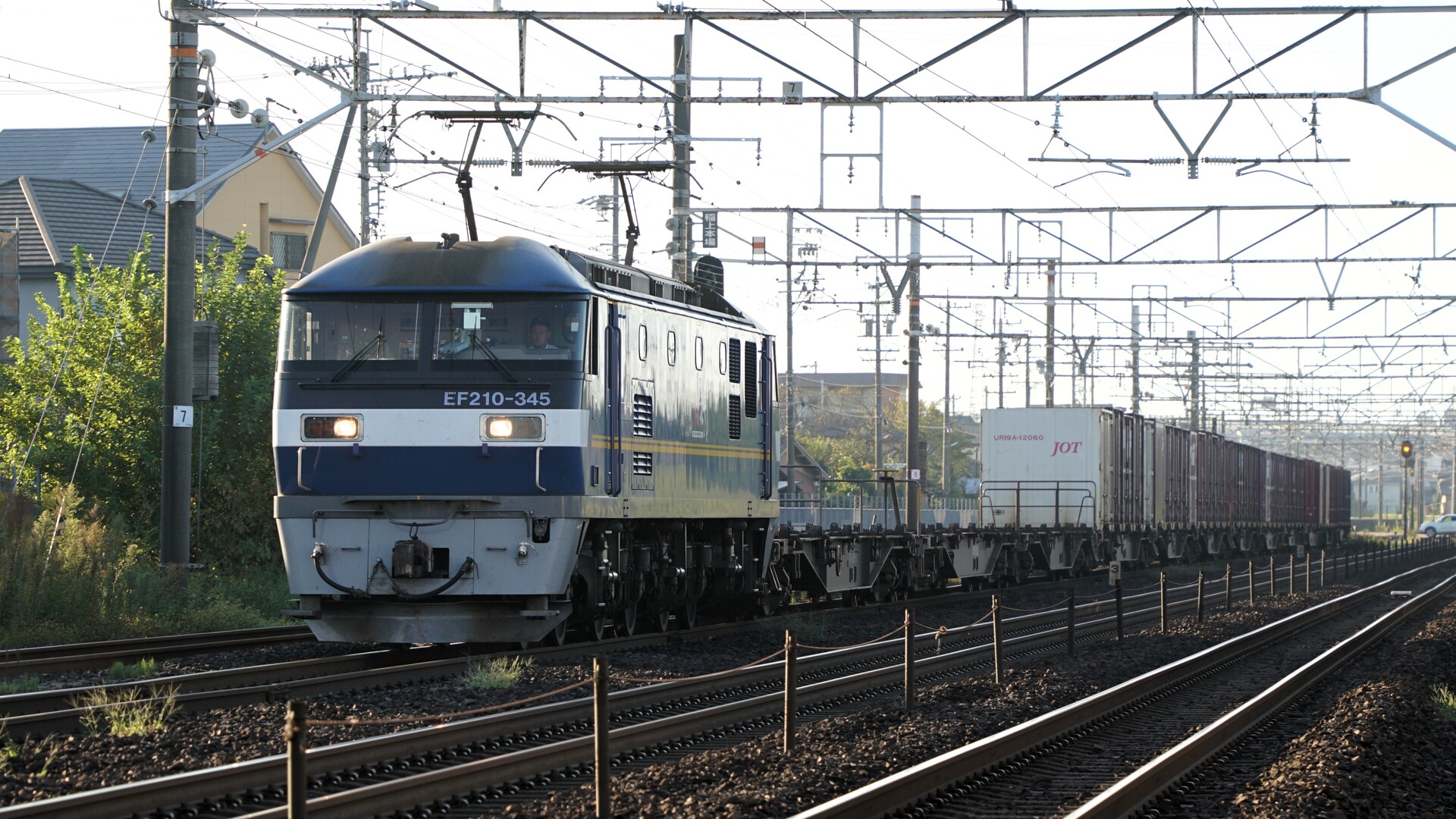 2025年10月17日 今朝の写真 EF510-6とDF200-216 : Rail Scope