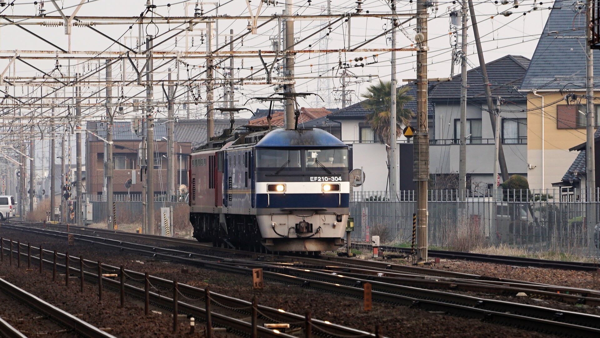 2023年3月10 今朝の写真 EF510-19とDF200-216 : Rail Scope