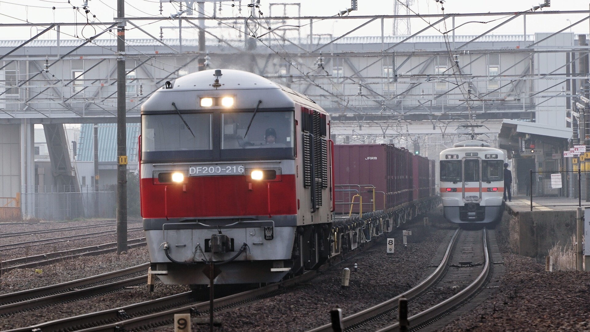 2023年3月10 今朝の写真 EF510-19とDF200-216 : Rail Scope