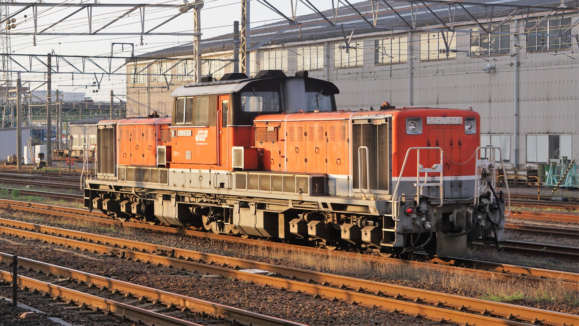 会社帰りの2084レはDD51-1028 : Rail Scope