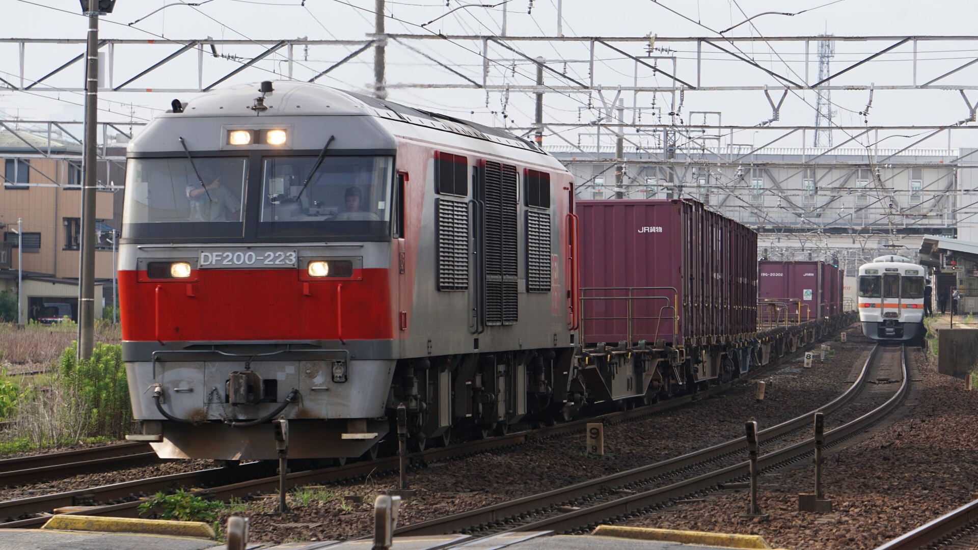2025年7月4日 今朝の写真 EF510-503とDF200-223 : Rail Scope