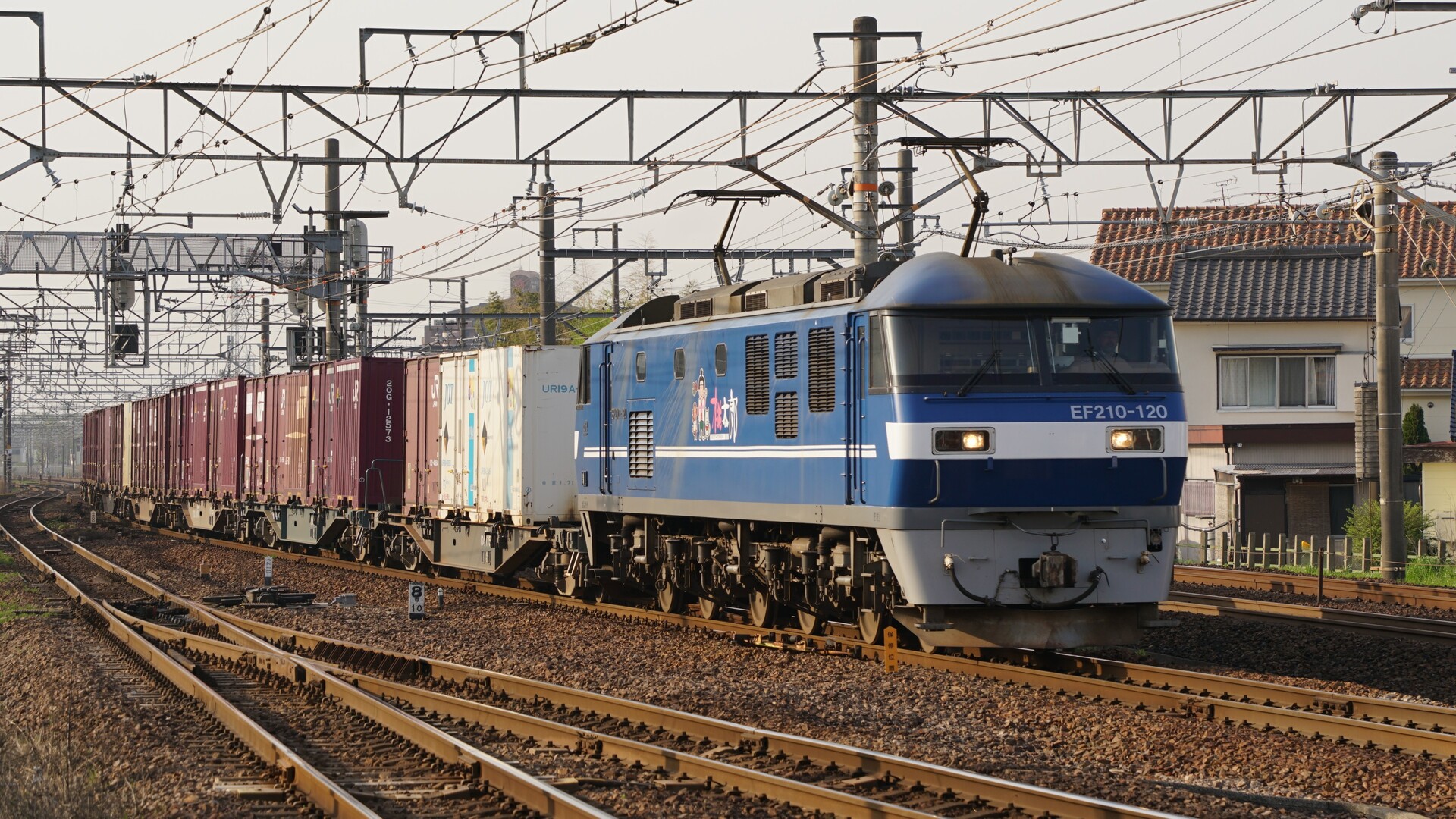 2024年4月15日 今朝の写真 EF210-311とEF66-127 : Rail Scope