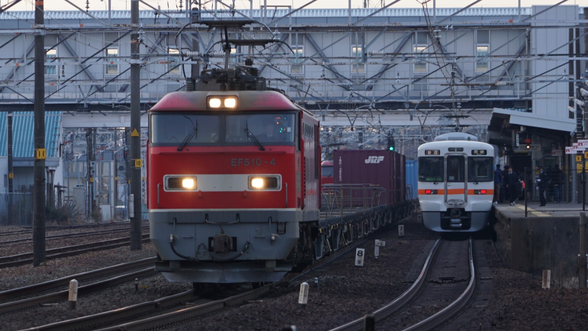 2025年2月28日 今朝の写真 EF510-10と4 : Rail Scope